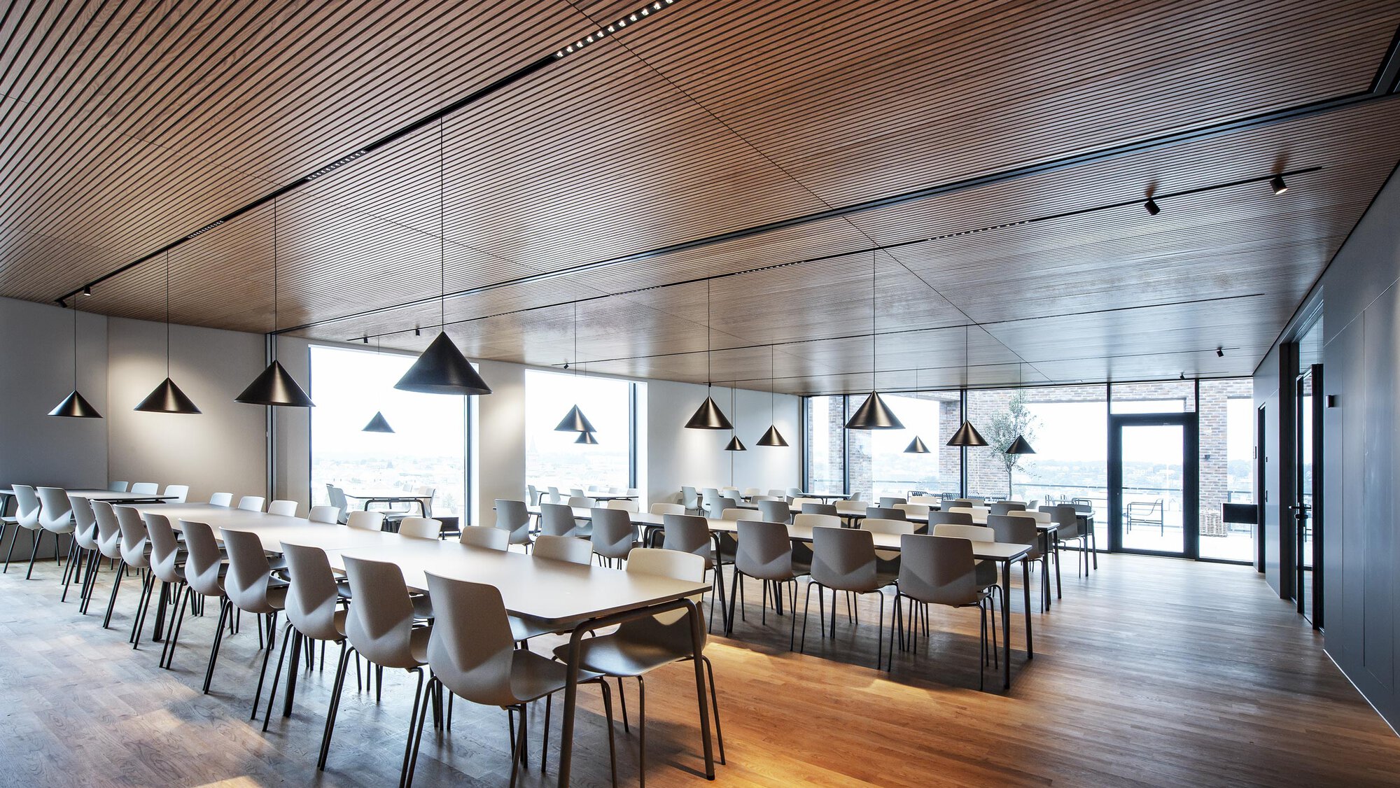 Lighting for the dining hall and cafeteria | XAL