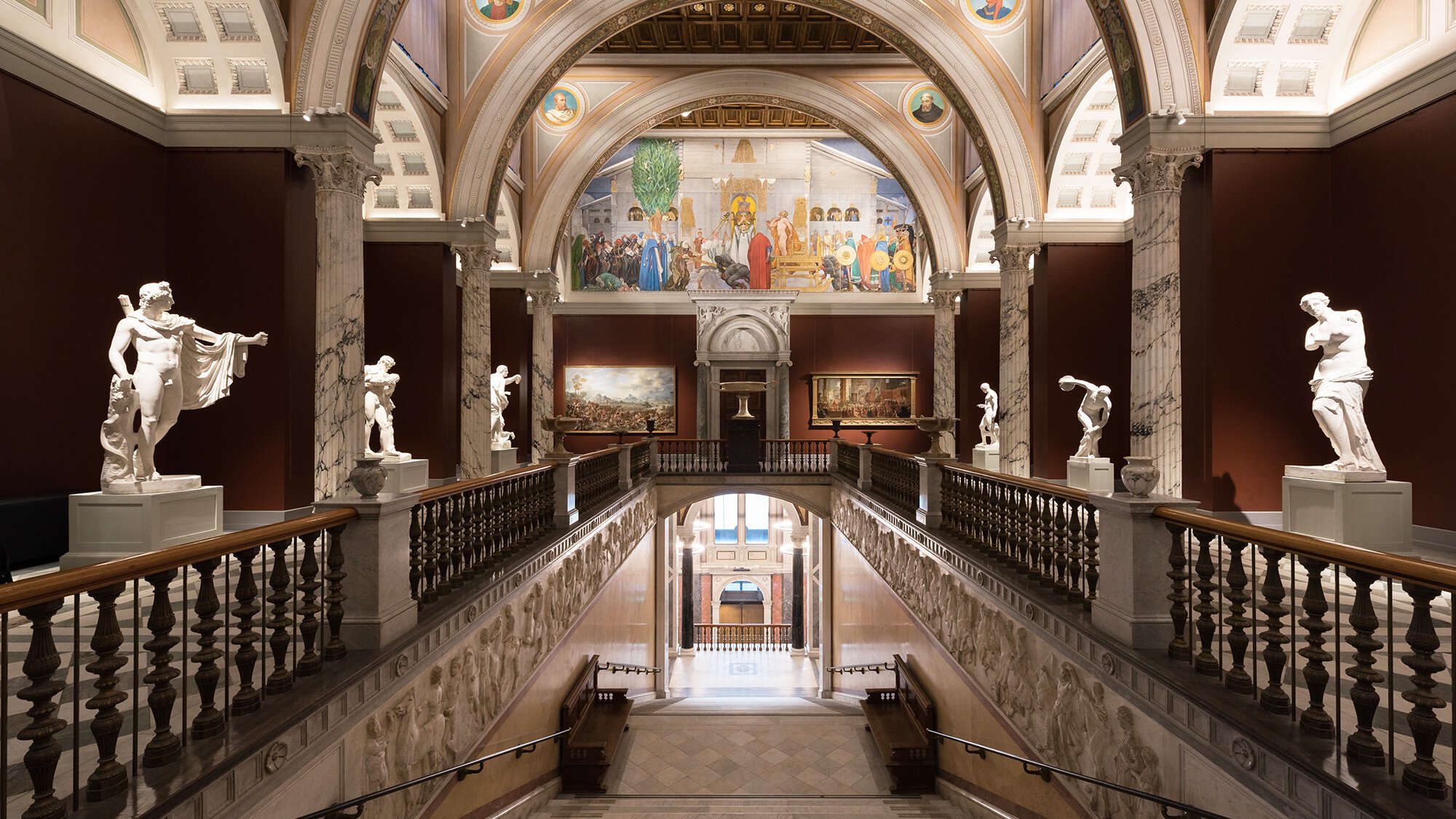 Sculpture lighting - how to stage sculptures correctly | XAL