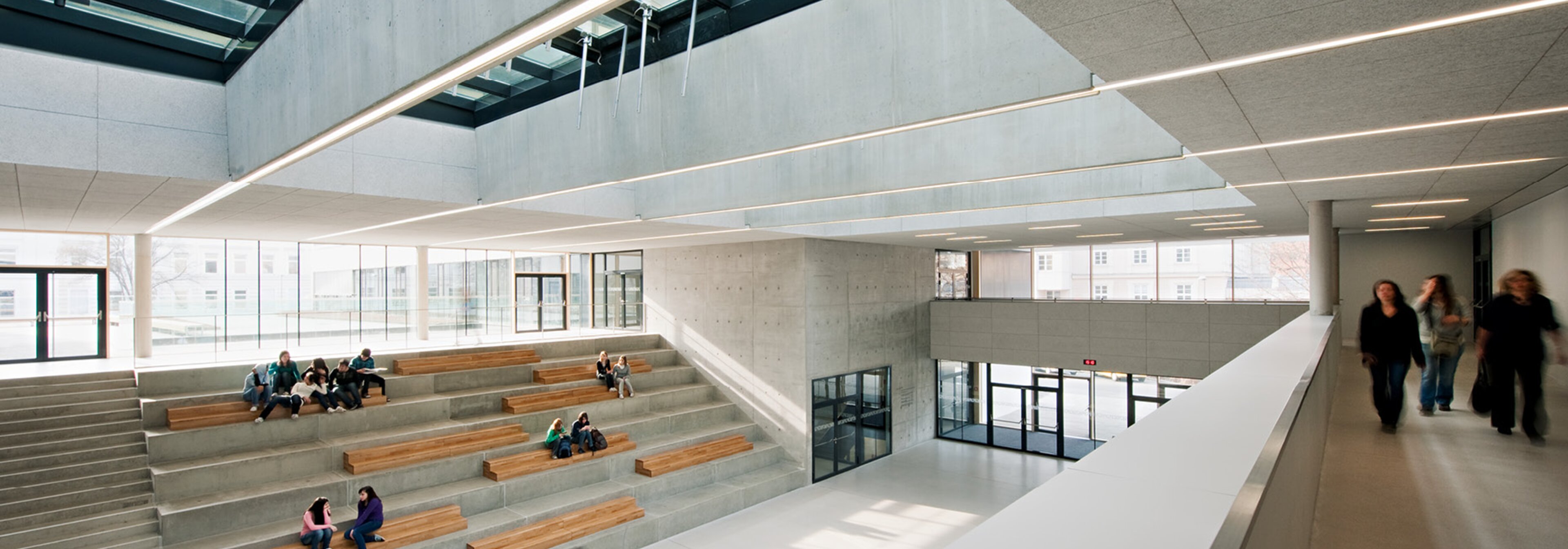 Lighting for assembly hall and entrance area | XAL