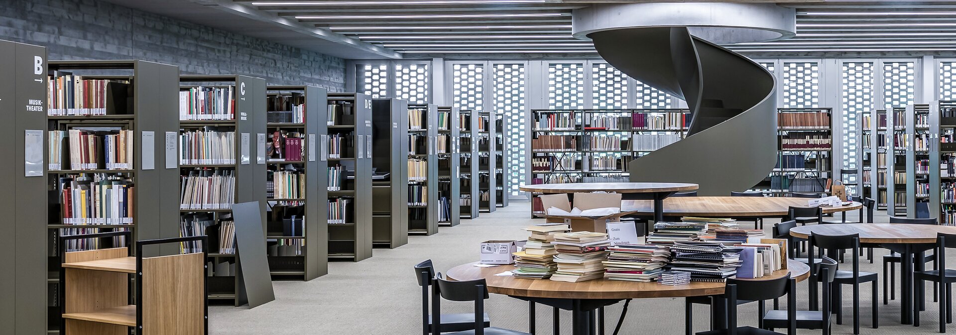 Lighting for the library | XAL