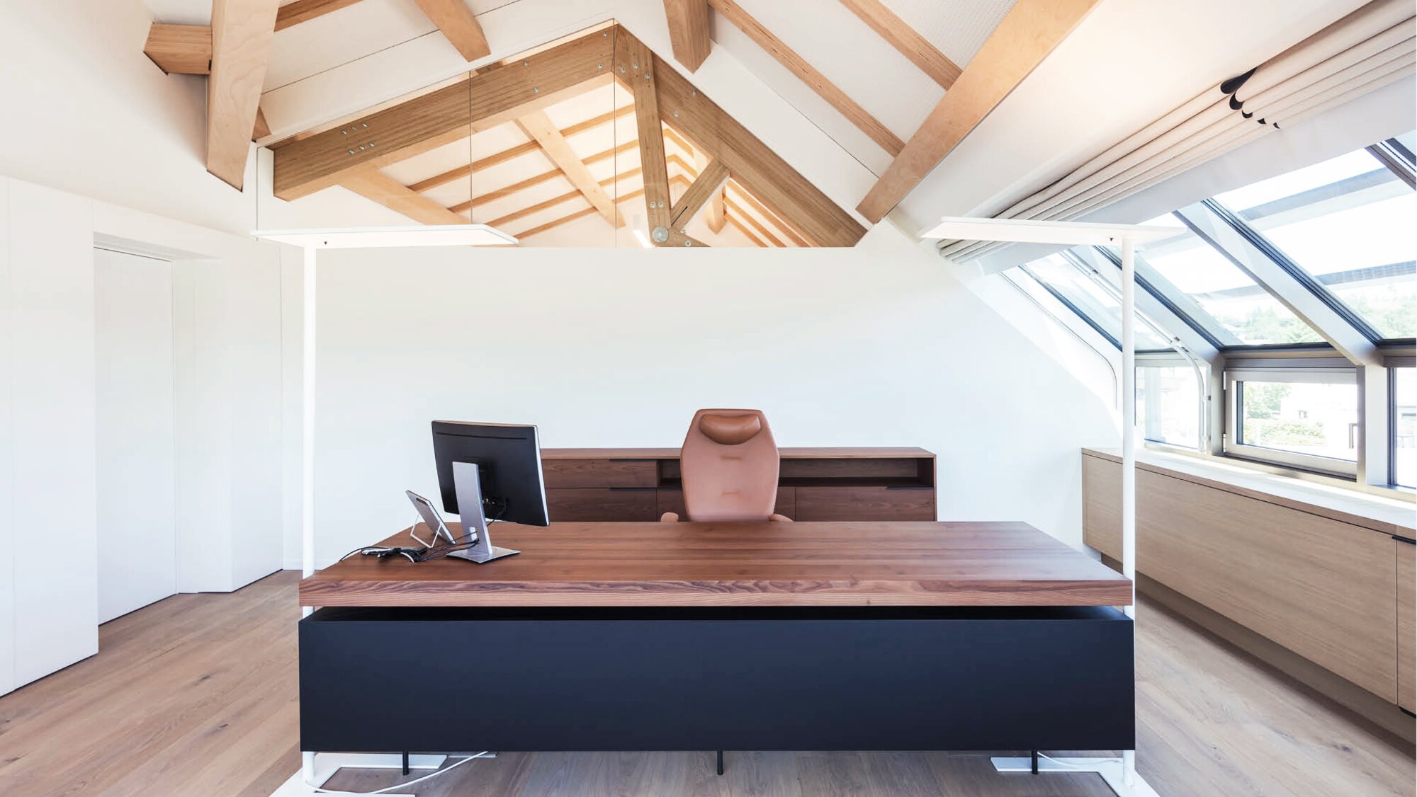 Lighting for single offices and double workstations | XAL