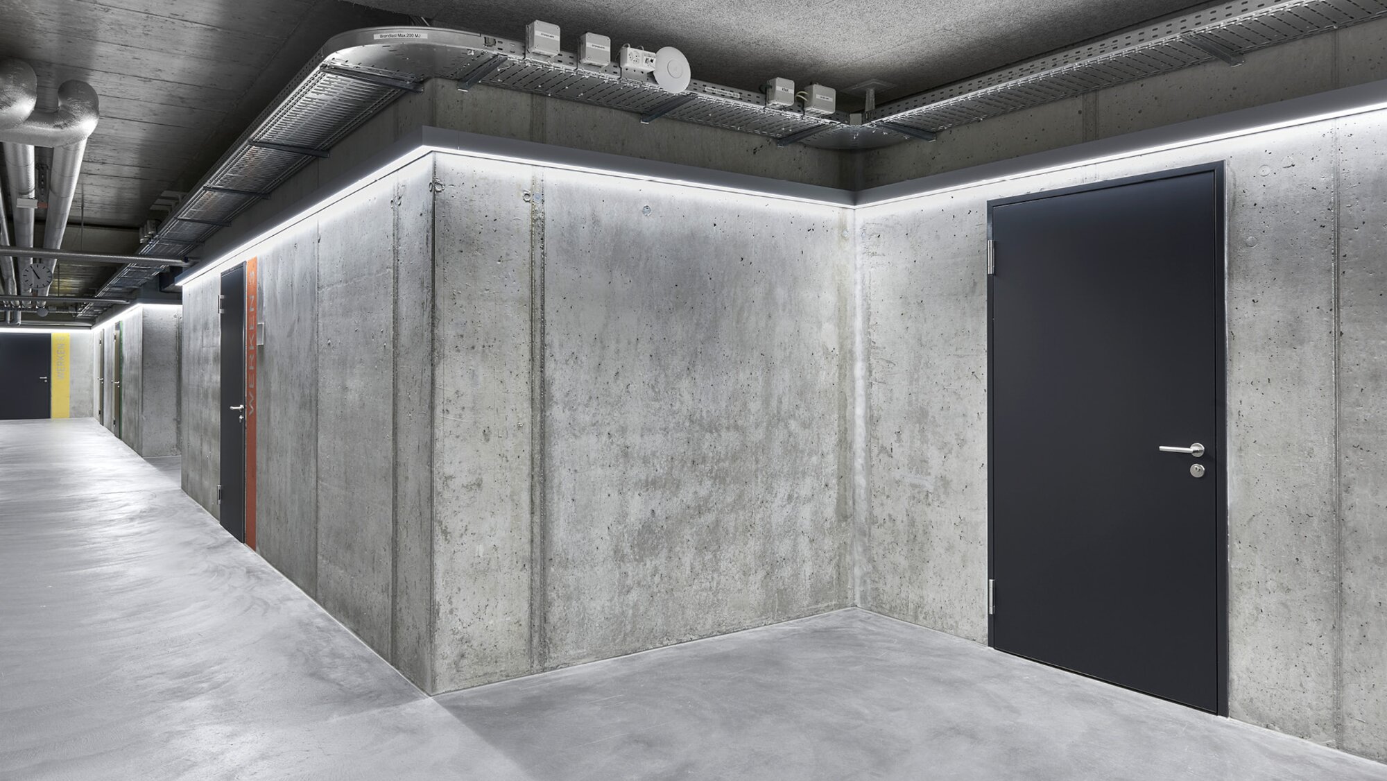 Corridor and staircase lighting for educational institutions | XAL