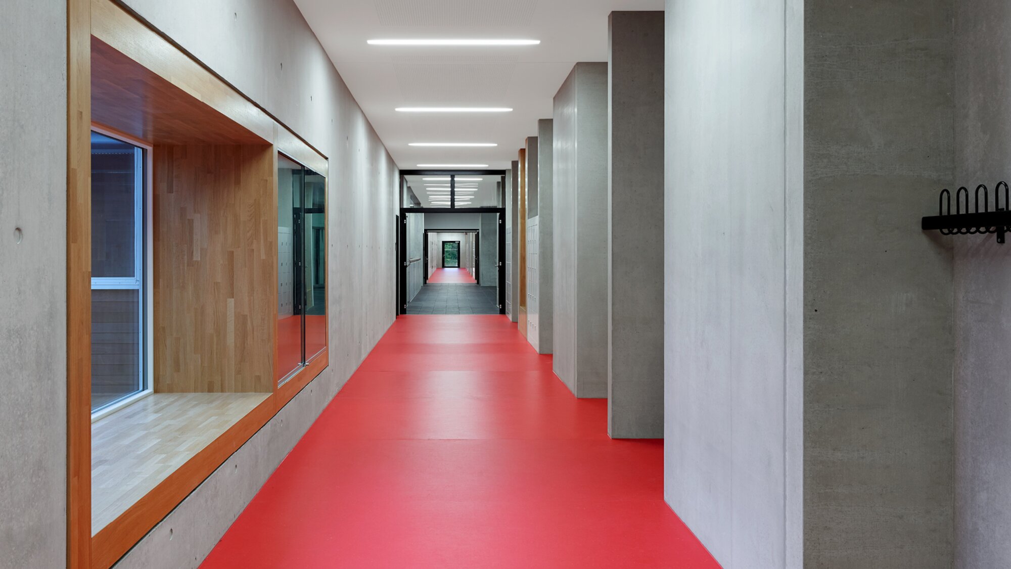Corridor and staircase lighting for educational institutions | XAL