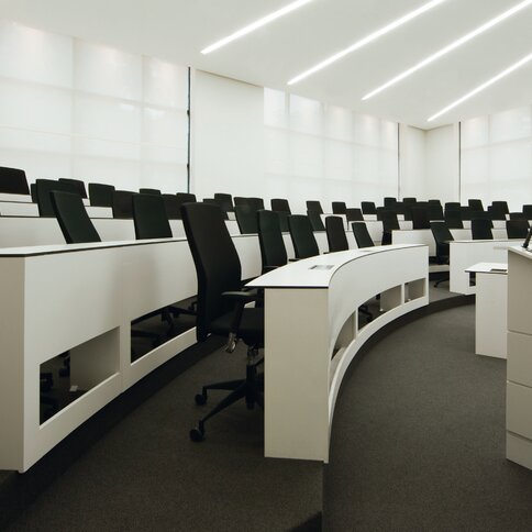Lighting for the lecture hall and auditorium | XAL