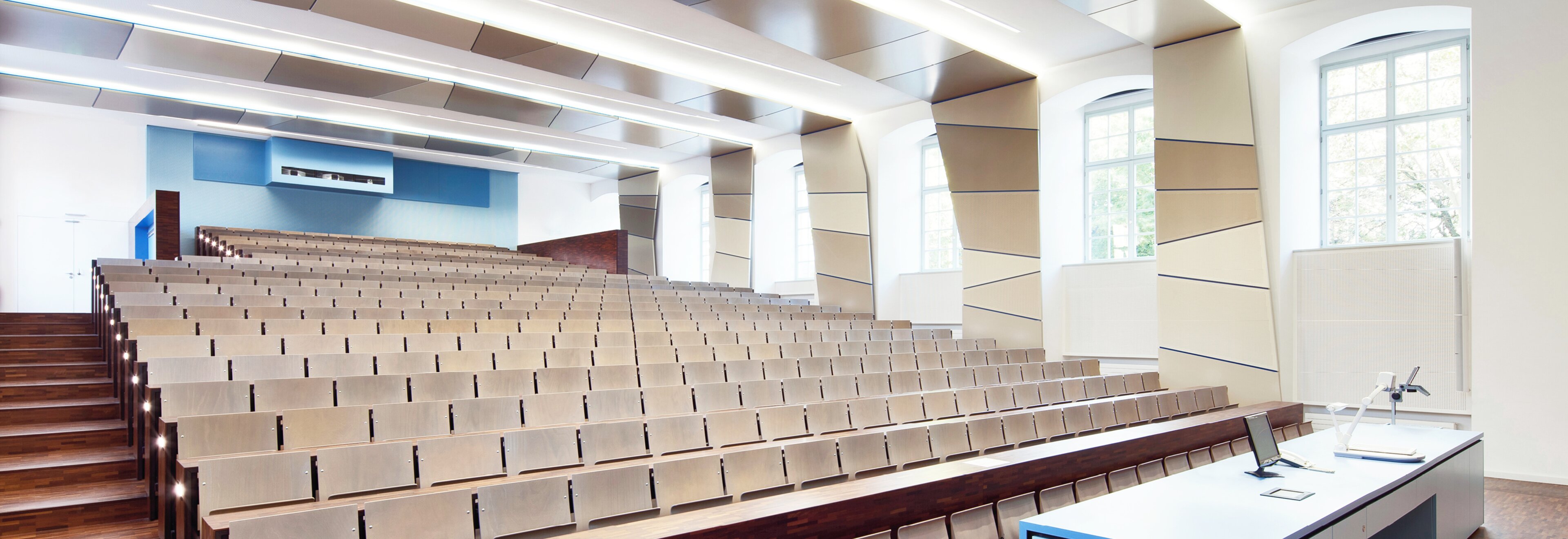 Lighting for the lecture hall and auditorium | XAL