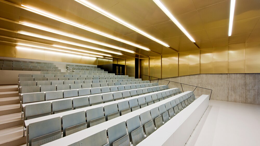 Lighting for the lecture hall and auditorium | XAL