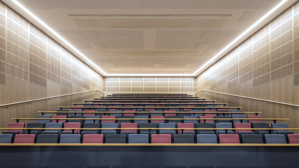 Lighting for the lecture hall and auditorium | XAL