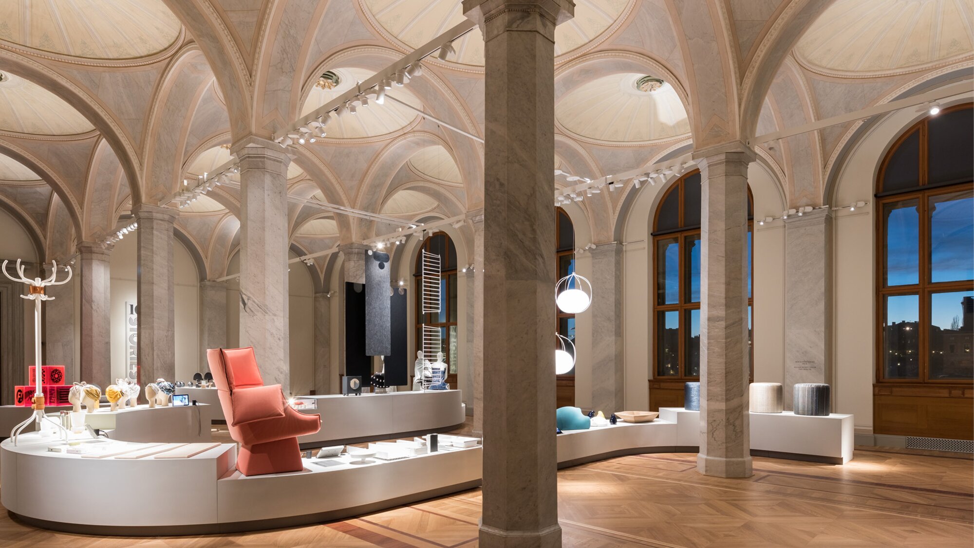 Sculpture lighting - how to stage sculptures correctly | XAL