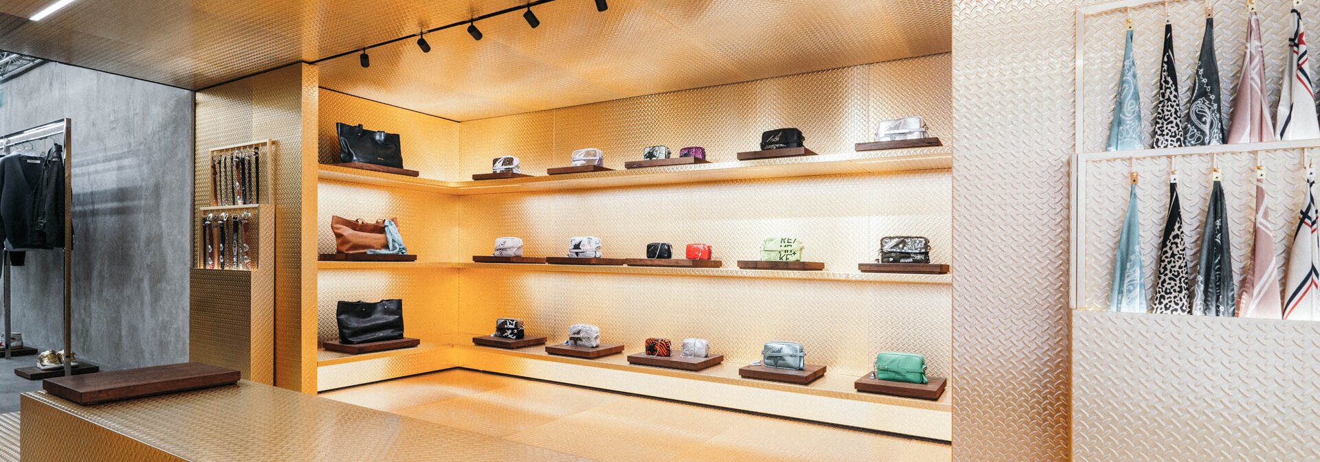 The right shelf lighting for ideal product presentation | XAL