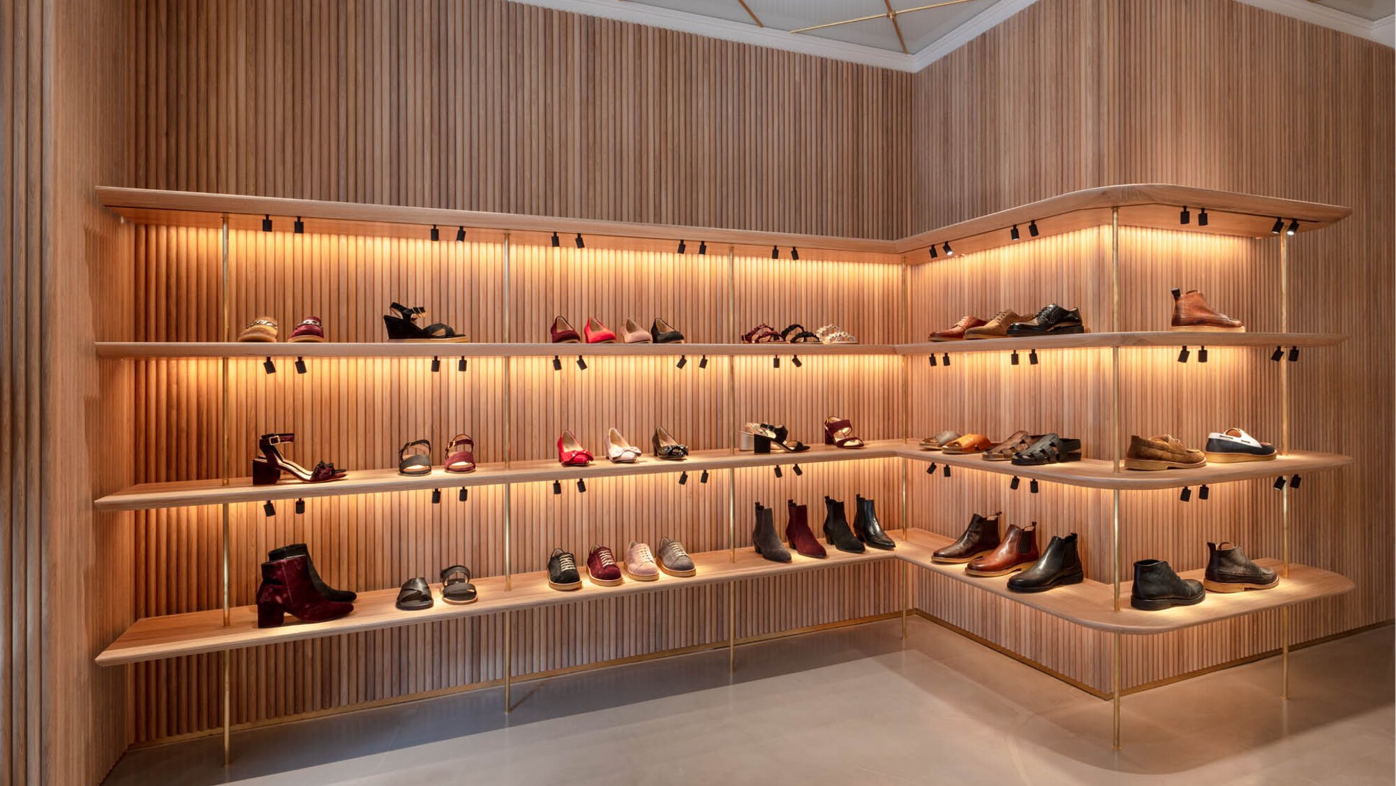 The right shelf lighting for ideal product presentation | XAL