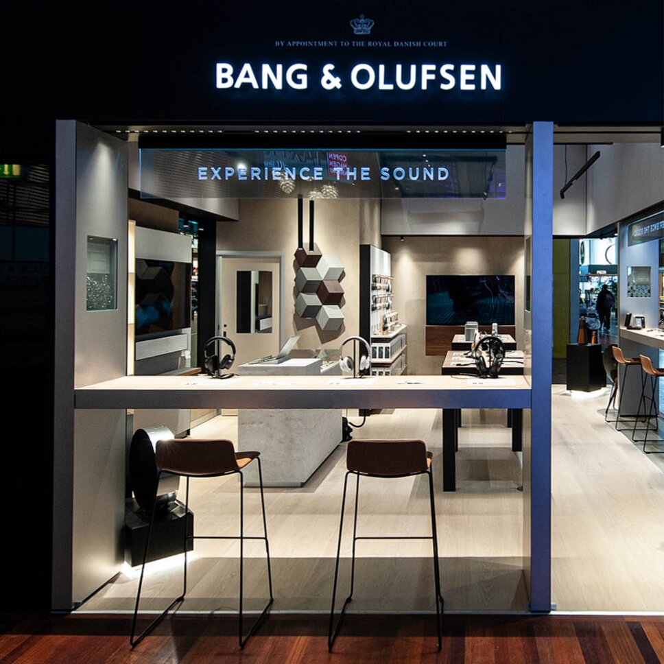 From pedestrian to customer - ideal shop window lighting | XAL