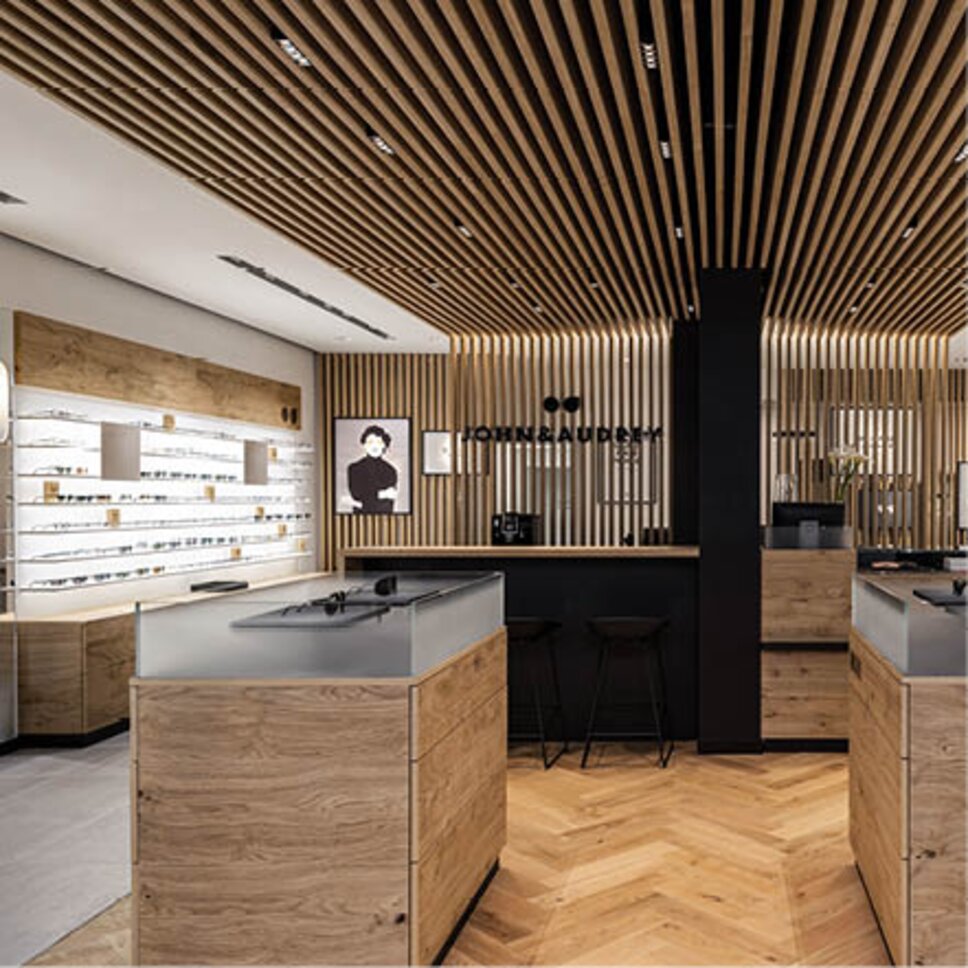 Making premium goods shine - showcase lighting | XAL