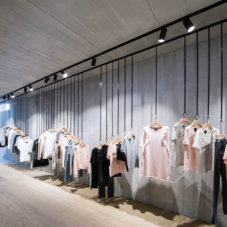 The right store lighting to create an inviting shopping atmosphere | XAL