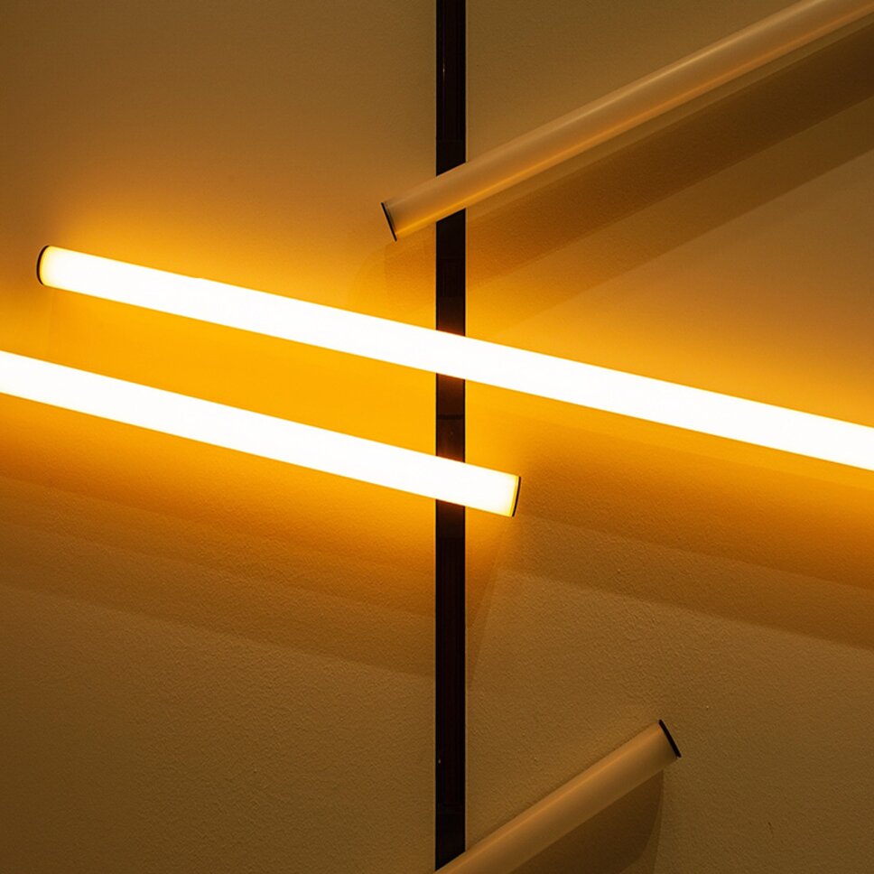 PIVOT - mobile graphic tube - Luminaire | XAL