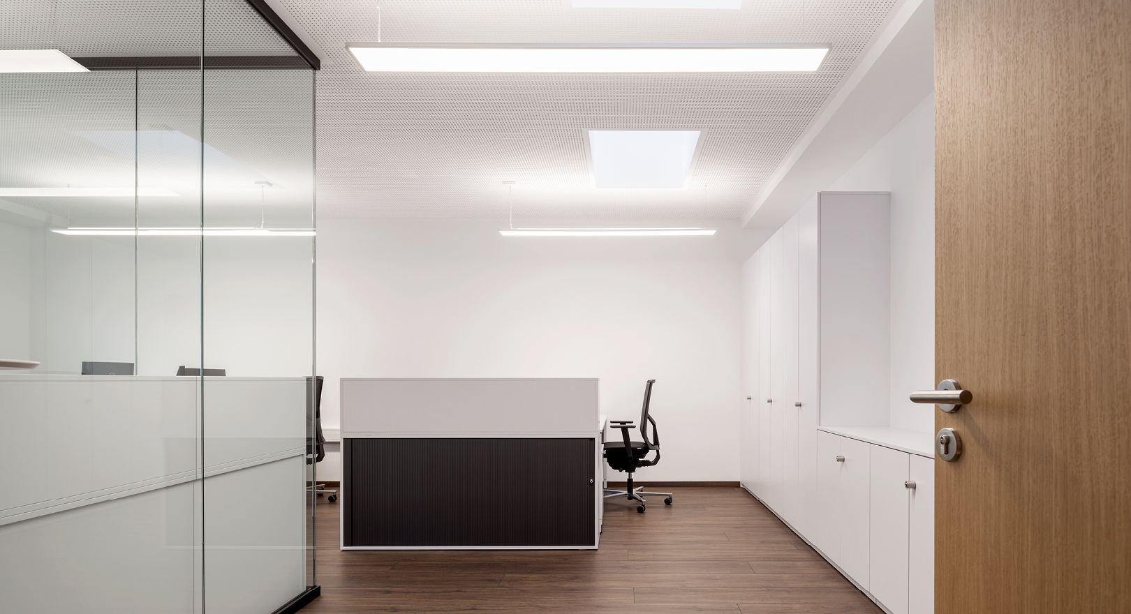 TASK die ultra-schlanke Büroleuchten Serie - Leuchte | XAL